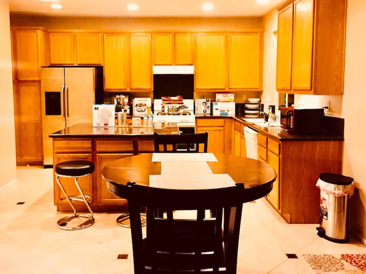 Single Family Home Near Rancho/ontario/los Angeles - Fontana, CA