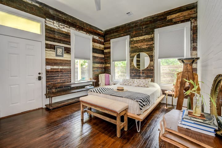 Plant House "Houston's Coolest Airbnb"-porch Room - Houston, TX