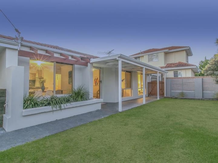 Scarborough Surf And Spa Retreat - Perth