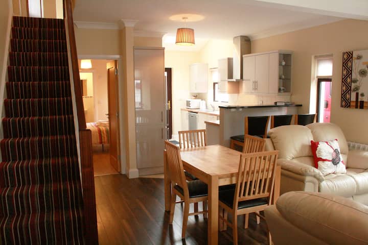 Beautiful Holiday 4 Bedroom Home In Galway City - Galway