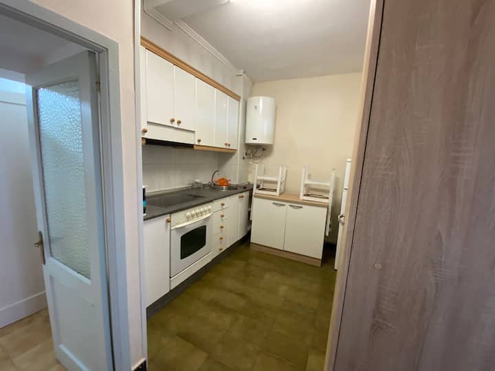 Casa De Planta Baja En Zona Verde Muy Trankila Con Zona Amplia De Aparcamiento Situada En El Centro De La Ciudad - Ferrol
