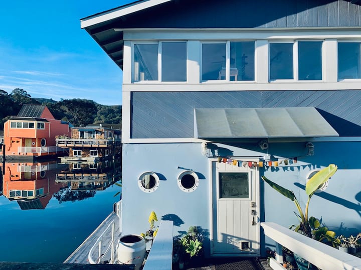 The Blue House Boat, A Sausalito Retreat - Sausalito, CA
