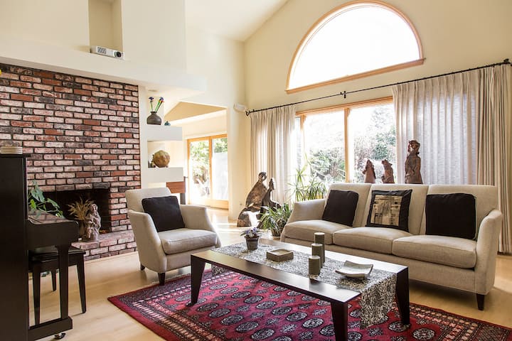 Beautiful Spacious 4 Bedroom House In Los Altos - Sunnyvale, CA