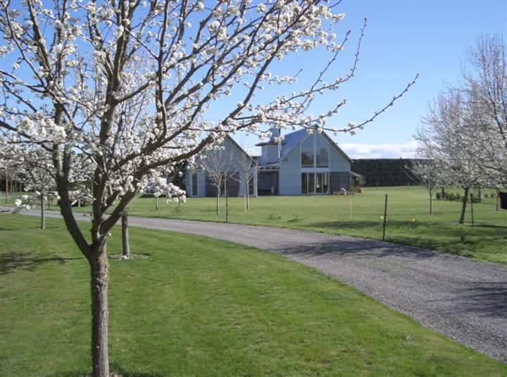 “Arkholme” A Tranquil Hideaway In Havelock North - Clive