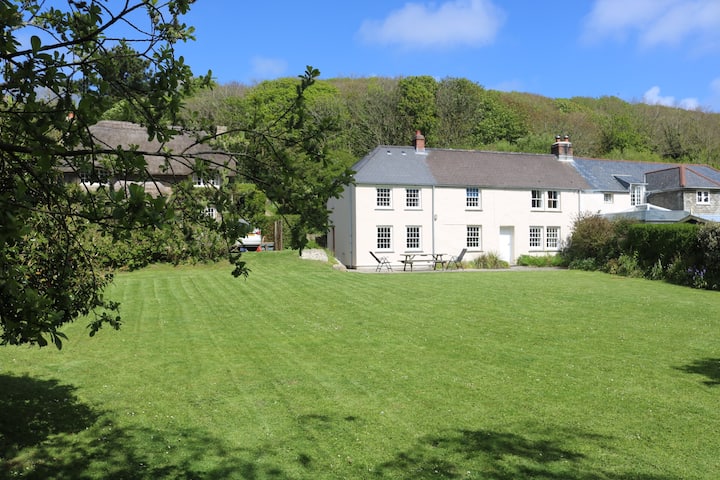 Peaceful Family Cottage In Beautiful Cornish Cove - Nanjizal Beach