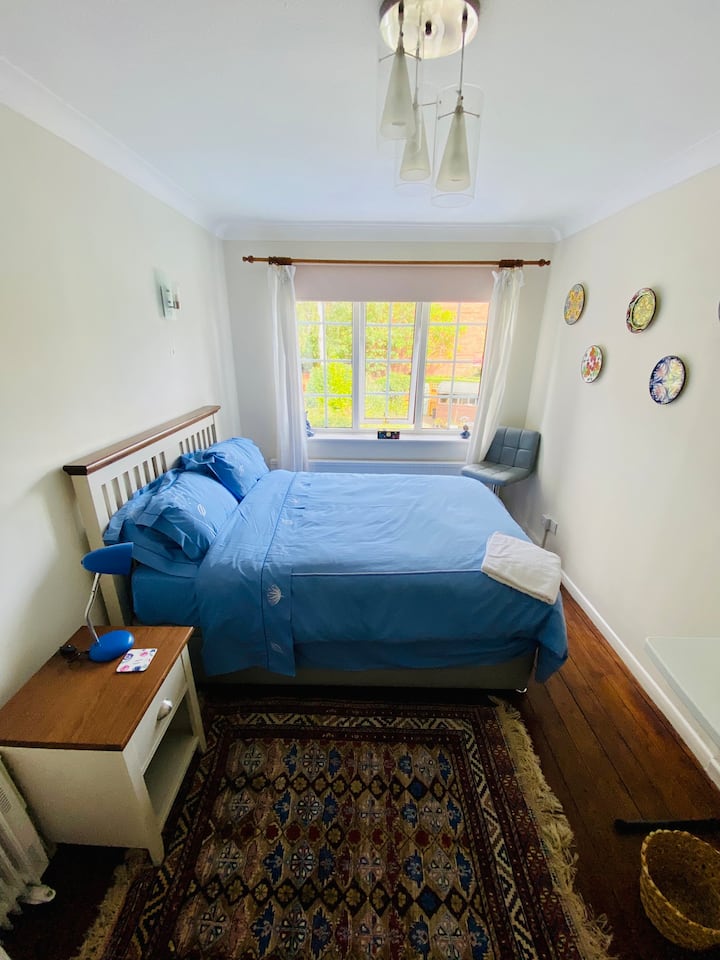 Double Bedroom With Free Parking And Near Town -