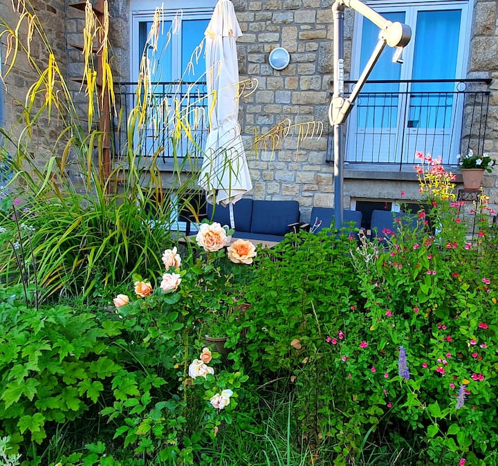 Cancale Centre, Petit Havre Avec Vue Sur Jardin. - Pointe du Grouin