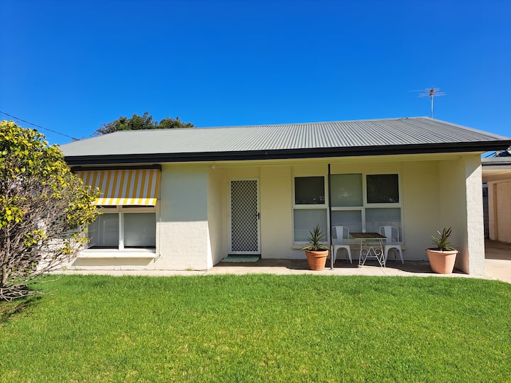 Pet Friendly House Close To The Beach - Lakes Entrance