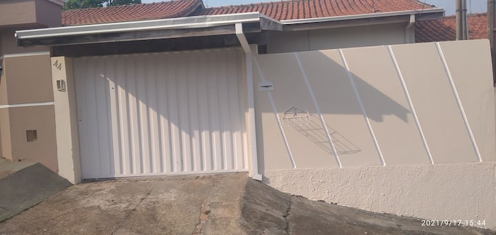 Linda Casa Em Botucatu Prox Ao Faculdade Lageado - Botucatu