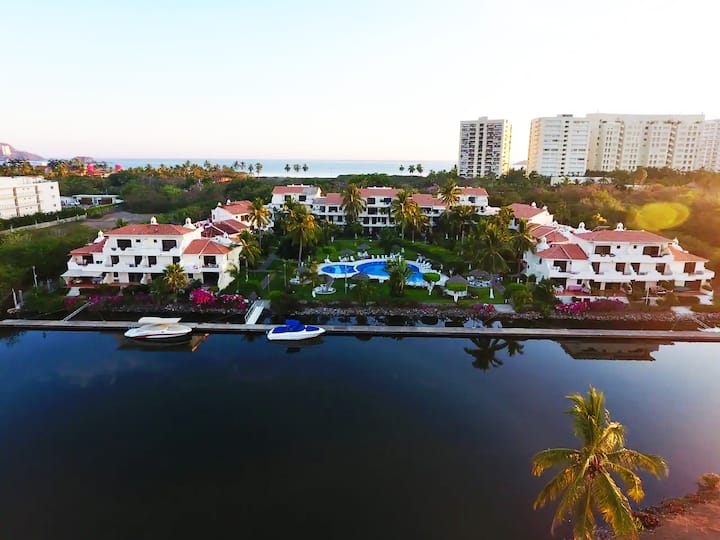 Luxury Villa At Marina Golf Ixtapa - 이스따빠