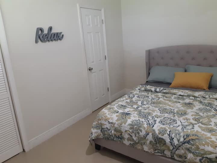 Charming Space- Near Airport - Miami