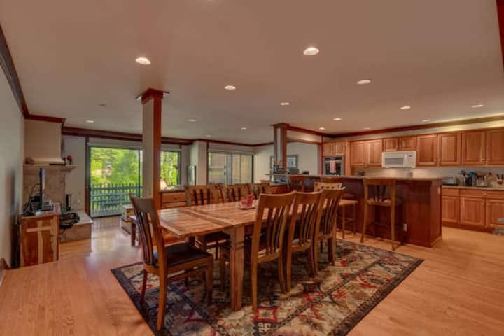 Gorgeous 5 Bedroom Cabin At Chinquapin | Unit 10 - Tahoe City, CA
