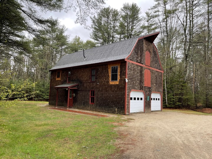 Cozy Maine Barn Hideaway- 2nd Floor Guesthouse - Freeport, ME