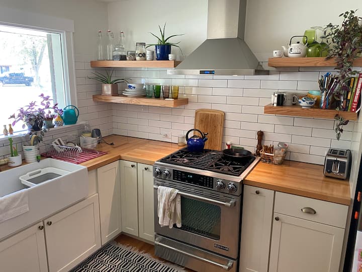 Gr.westside Family Retreat - A/c Near Downtown - Grandville, MI