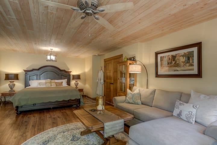 Harmony Guest House - An Oceanside Couples Retreat - Parksville