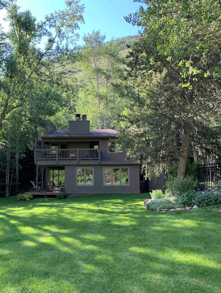 Bright & Sunny Vail Mountain Retreat 2br/2ba - Vail, CO