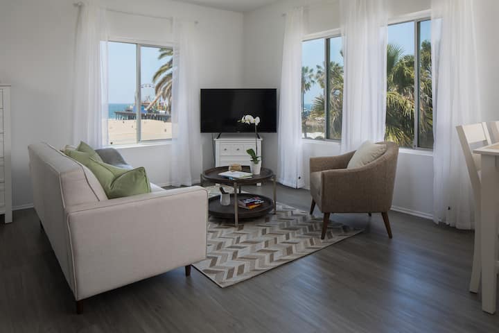 Top Floor, Ocean Front Suite, In Santa Monica *402 - Santa Monica, CA