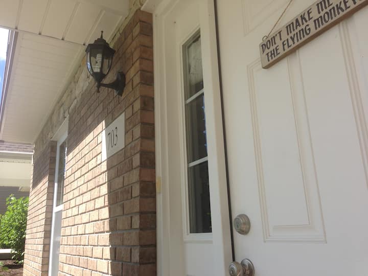 The Sunny Side Townhouse. - Bloomington, IN