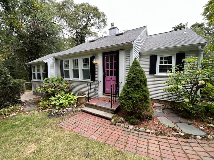 2 Bedroom Bungalow On Cape Cod With Lake Views - Barnstable, MA