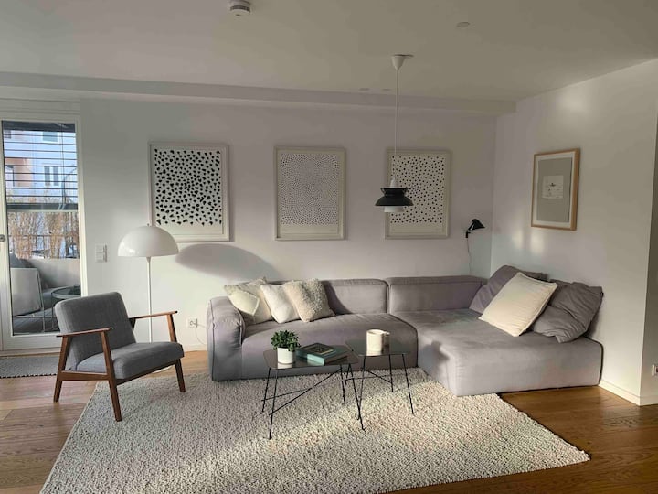 Moderne Designerwohnung Mit Großzügiger Terrasse - Düsseldorf