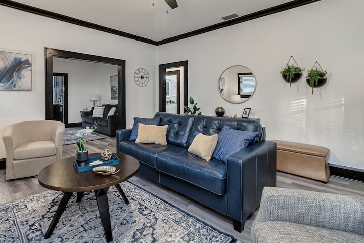 Main House + Detached Studio | Near Shops & Dtwn - Lakeland, FL