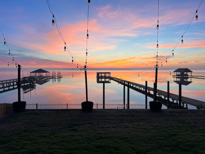 Relaxing Lakefront Home - Crosby, TX