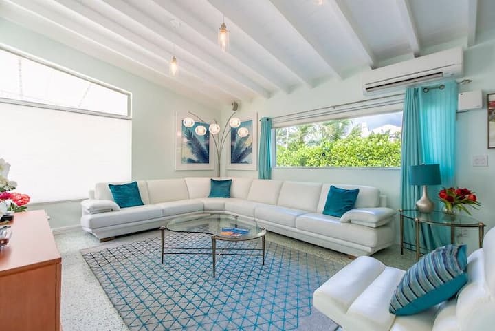 Deco Beachfront Villa - Fort Lauderdale