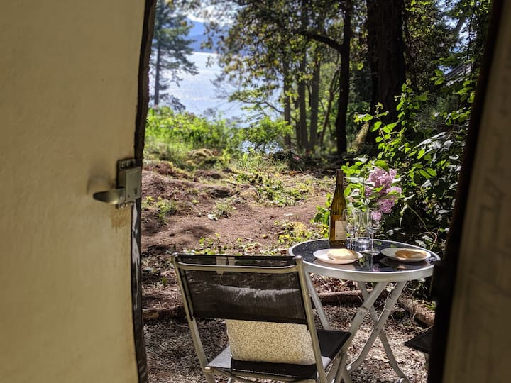 Waterfront Glamping - Vintage Boler Trailer - Pender Island