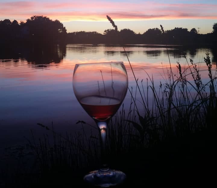 Westmont 3/2 Duplex
Fire Sunsets, Firepit, Lake - Downers Grove, IL