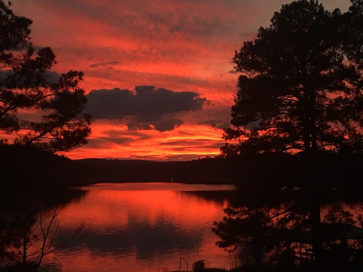 Incredible Lake Views. - Tuscaloosa, AL