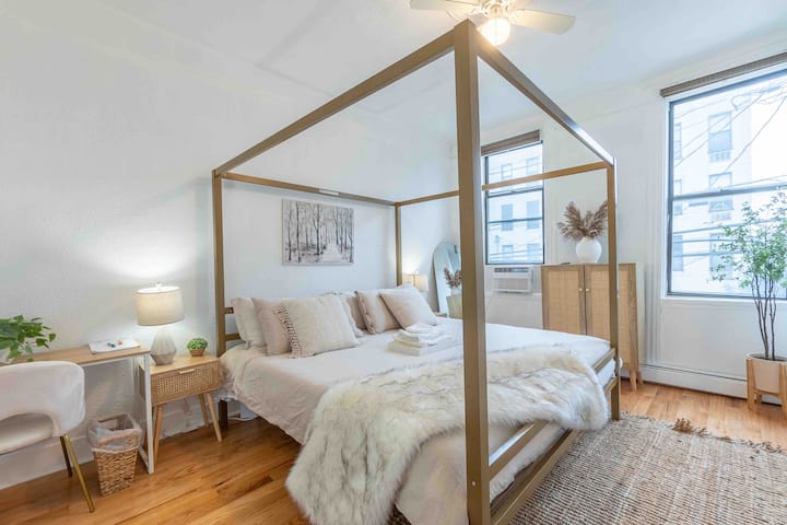 *40% Off Winter Special | Book Cozy King Bed Now!* - Weehawken, NJ