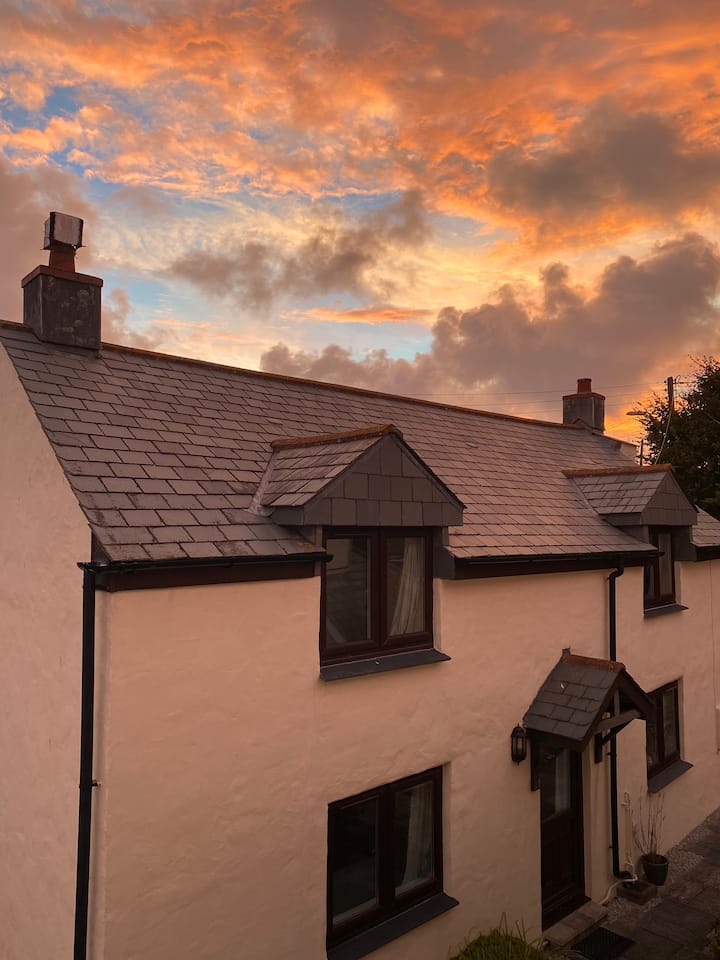 Bramley Cottage:sleeps 3, Parking, Dog Friendly. - Crantock