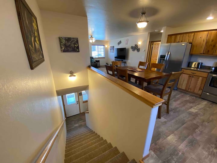 Quiet, Comfy, And Central Cody Location W/a/c! - Cody, WY