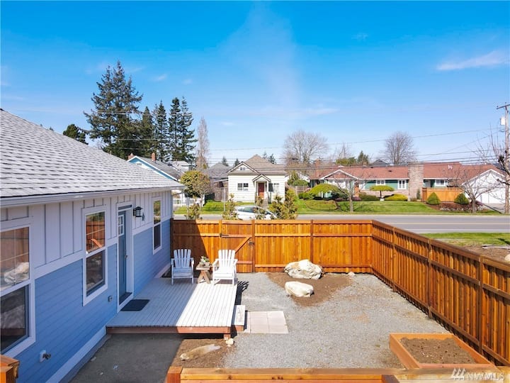 Bright, Centrally-located Anacortes Cottage - Anacortes, WA