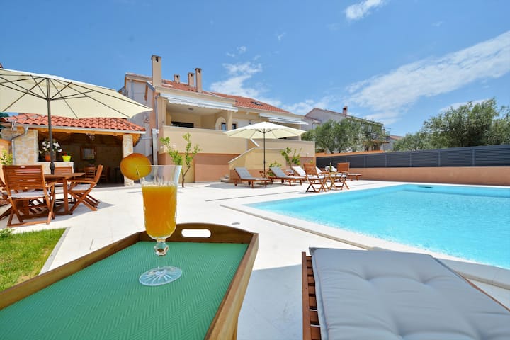 Villa Zupan, Holiday Haven For Family And Friends - Zara