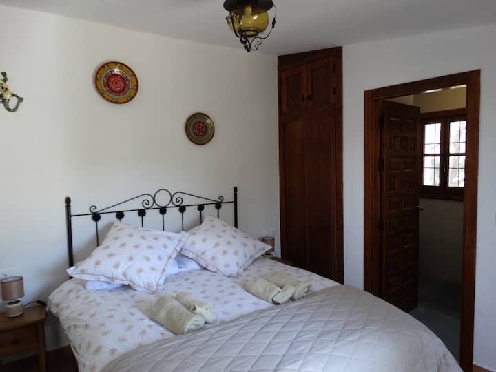 Authentiek Spaans Gerenoveerde B&b Rustig Gelegen - Alcaucín