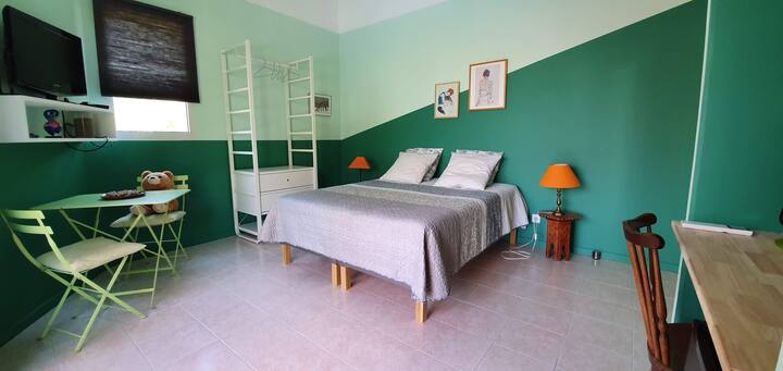 Aix En Provence  Studio Confort Au Calme - Éguilles