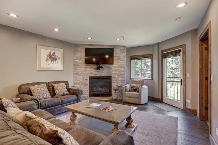 Fully-equipped Condo + Gorgeous Fireplace - Breckenridge