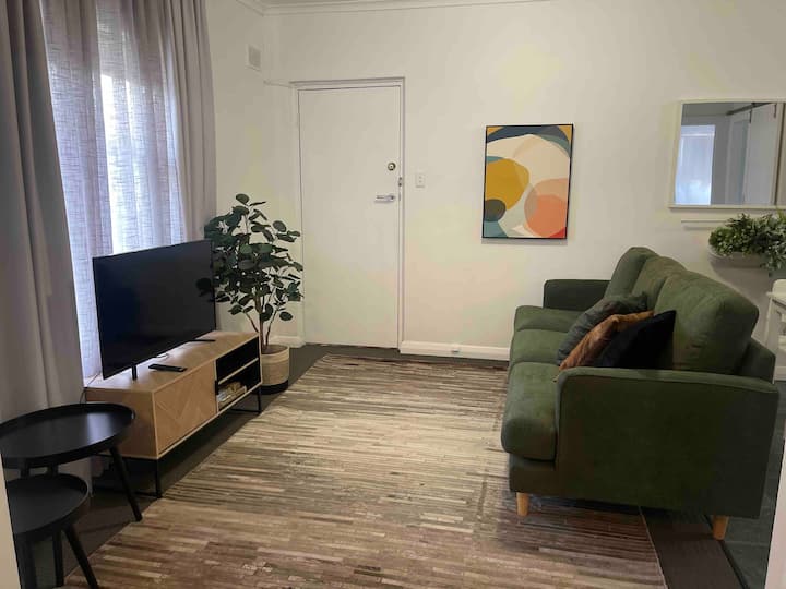 Jacaranda Place -Superior Location - Adelaide