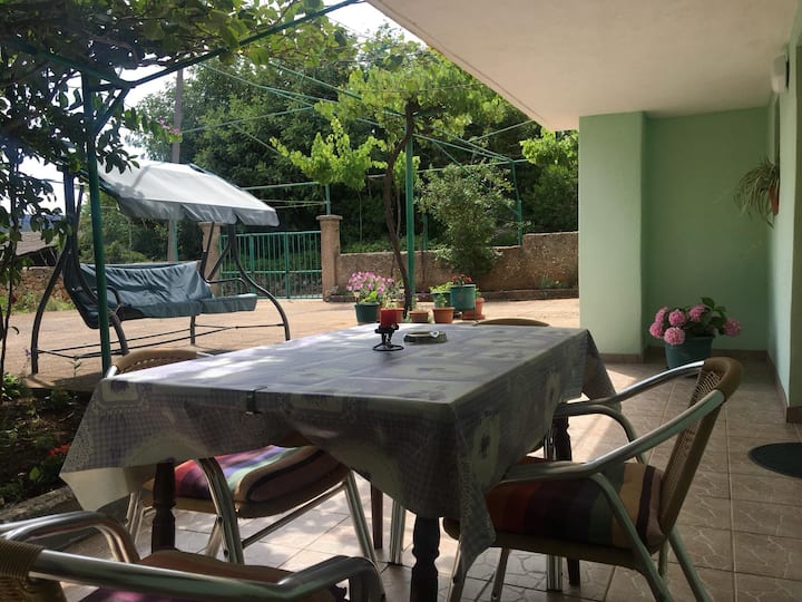 Garden Apt W Terrace - Free Secure Parking - Stari Grad