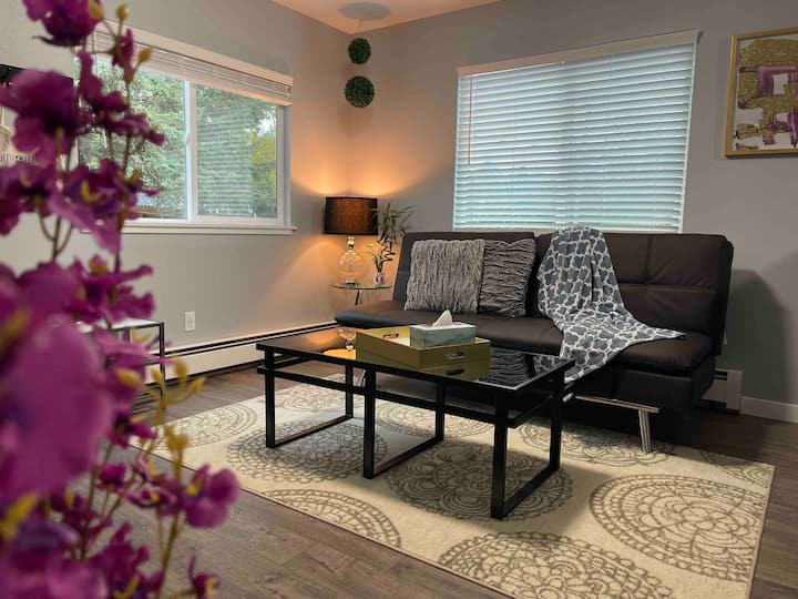 Cozy Downstairs Unit #B Near Airport, Lake & Park - Anchorage, AK