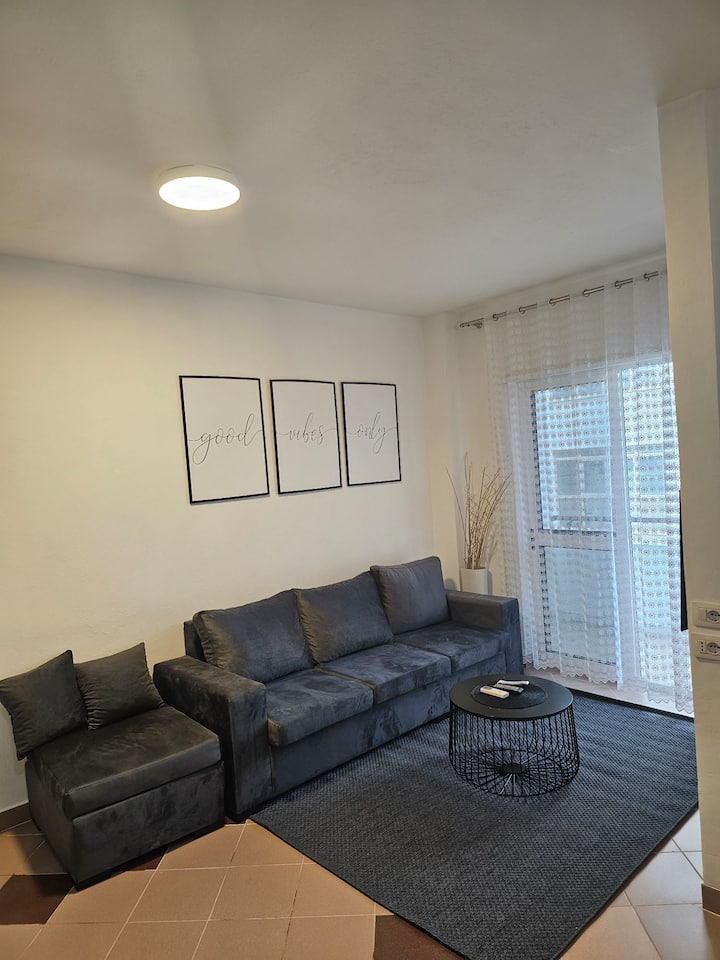 Spacious Modern Cozy Apartment- Great Location - Durrës