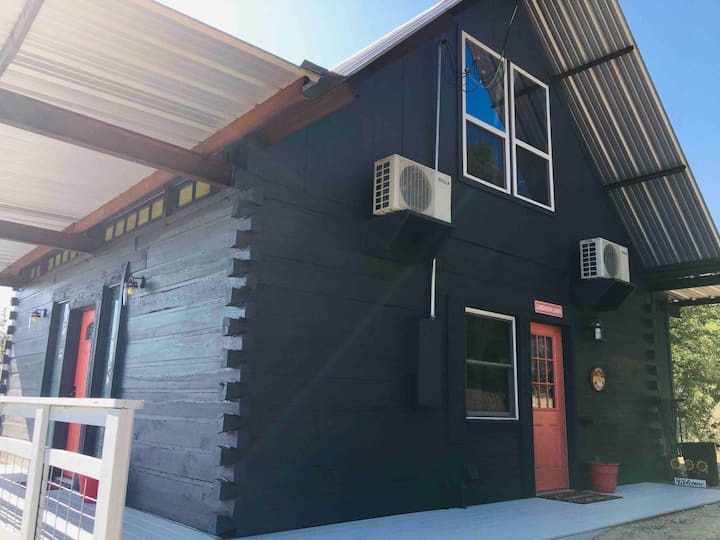 Longhorn Cabin Near Hidden Falls - Spicewood, TX