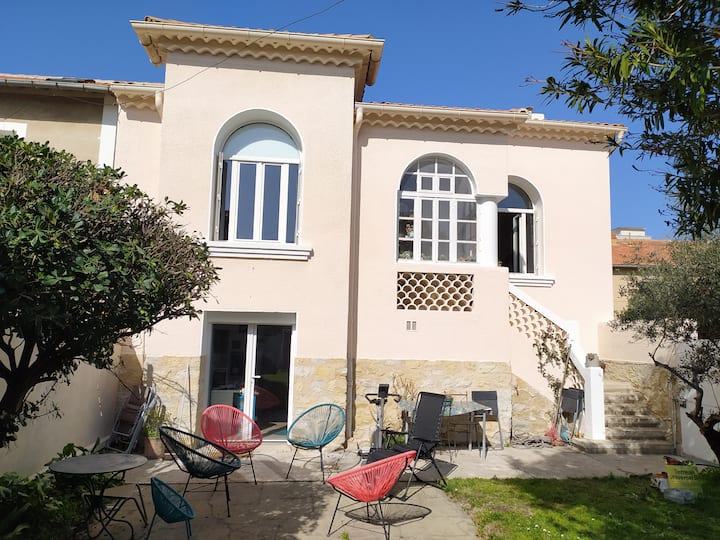 Grande Maison, Clim, Jardin, Proche Centre - ibis budget Avignon Centre