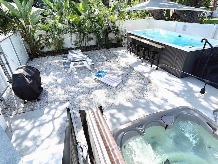 Luxe Beachhousea Heated Pool, 2 Min Walk To Beach - Indian Rocks Beach, FL