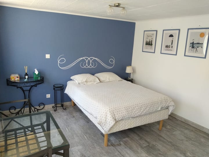Eline: Chambre Privée Blois Dans Maison Solaire. - Sologne