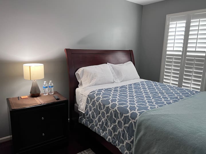 1 Private Bed & Bathroom In Our Lovely House - Purcellville, VA