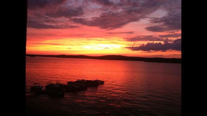 Top Floor Luxury Penthouse Condominium, Big Water! - Lake Martin, AL