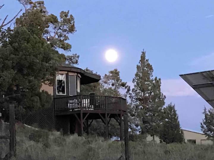 The Owls Nest! Cozy Central Oregon Yurt - Tumalo State Park, Tumalo