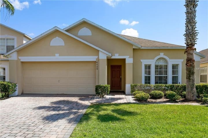 4 Bed 3 Bath Lake View & Pool/jacuzzi 4689 - Kissimmee